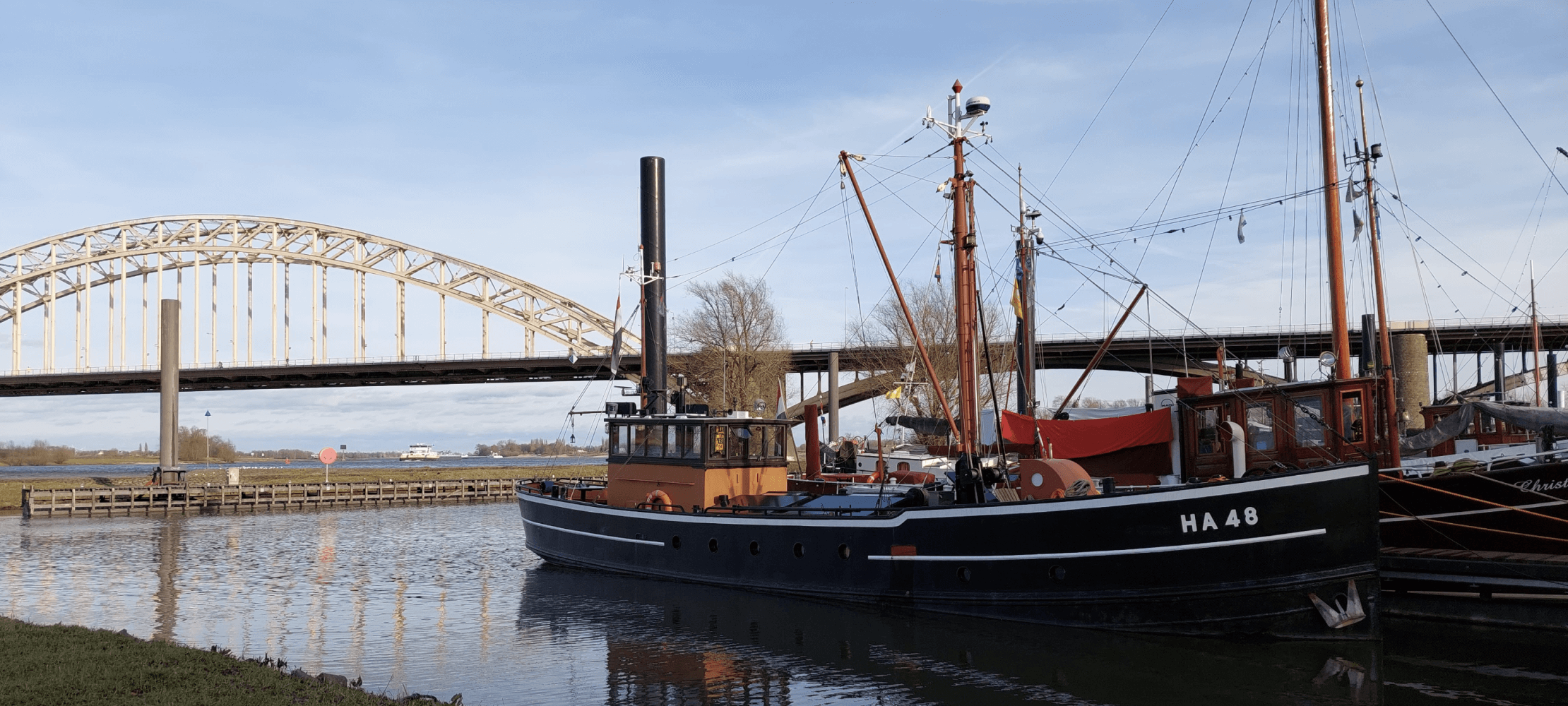 Varen van Lathum naar Nijmegen - Waterkaarten